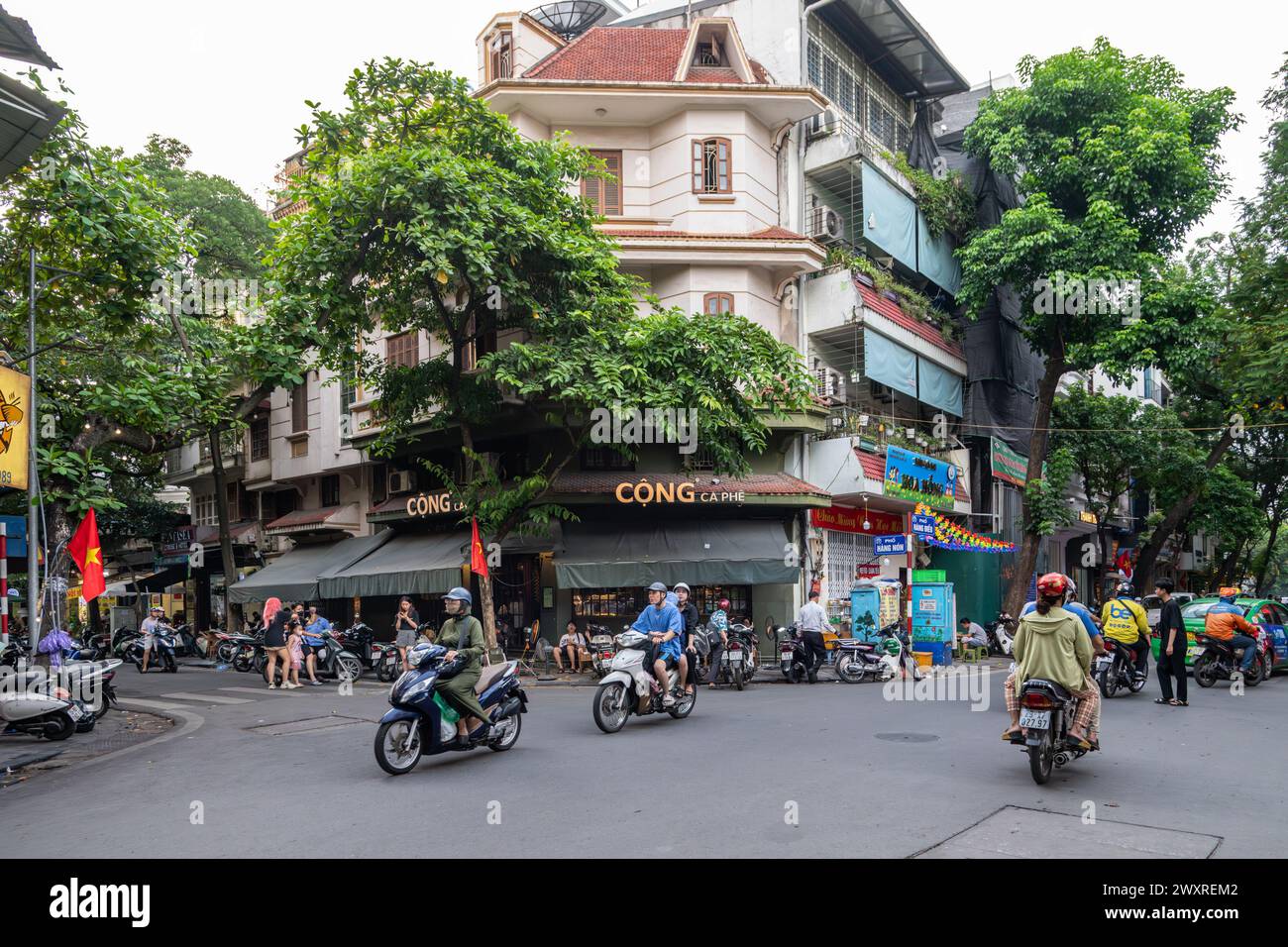 Busy streets of the Old Quarter in Hanoi, Vietnam Stock Photo - Alamy