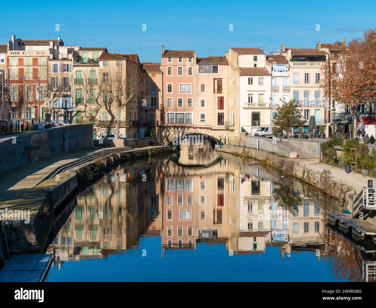 Narbonne france houses water hi-res stock photography and images - Alamy