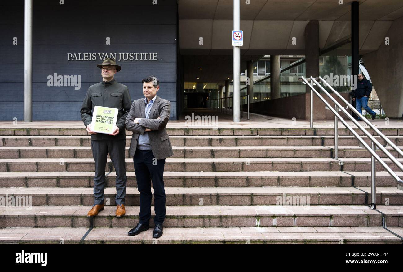 Milieudefensie shell hi-res stock photography and images - Alamy