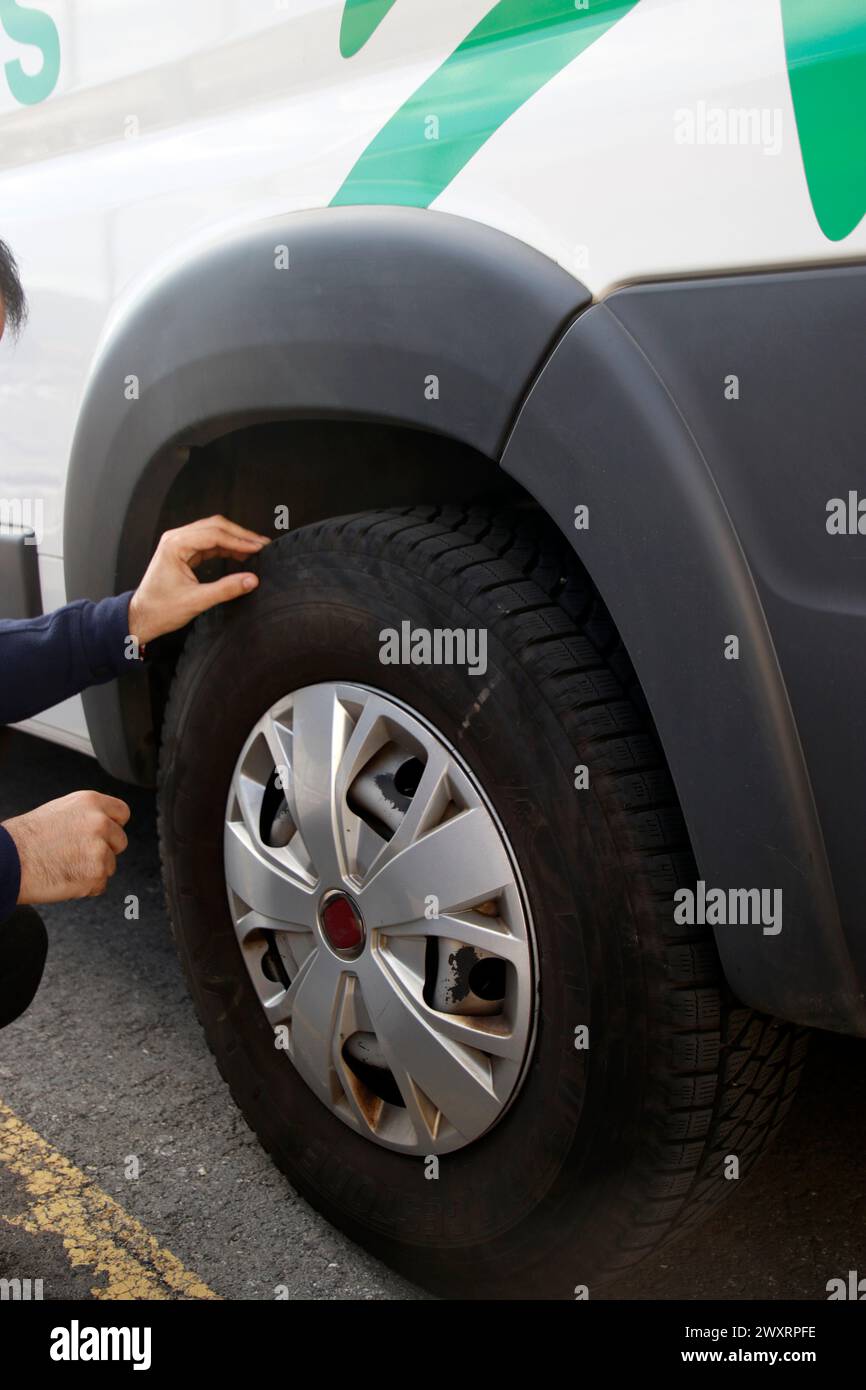 Man fixing a flat tire hi-res stock photography and images - Alamy