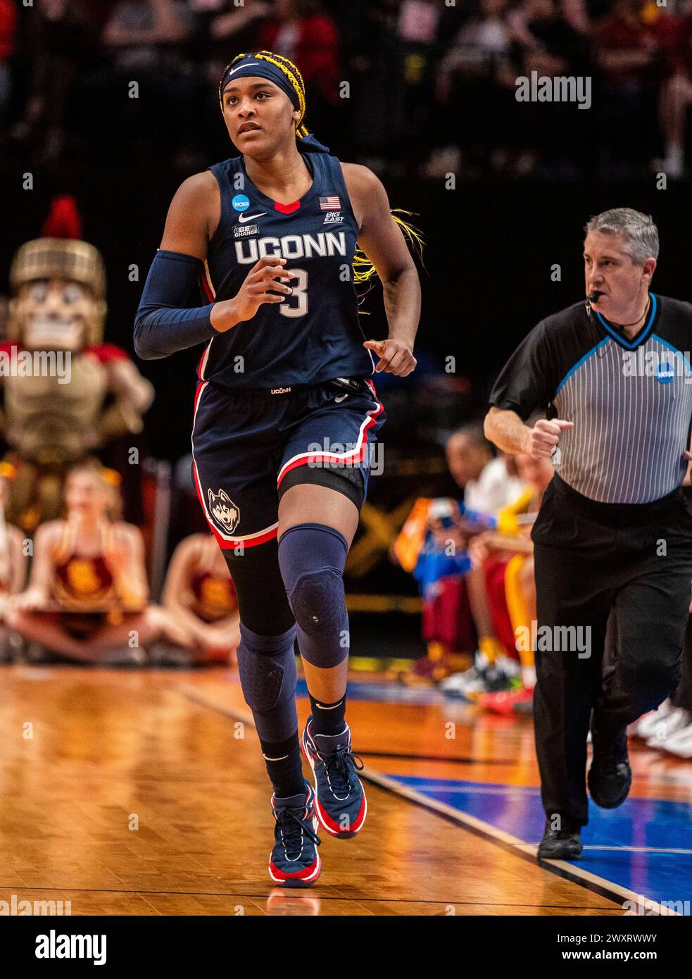 Portland, OR U.S. 01st Apr, 2024. A. UConn forward Aaliyah Edwards (3 ...
