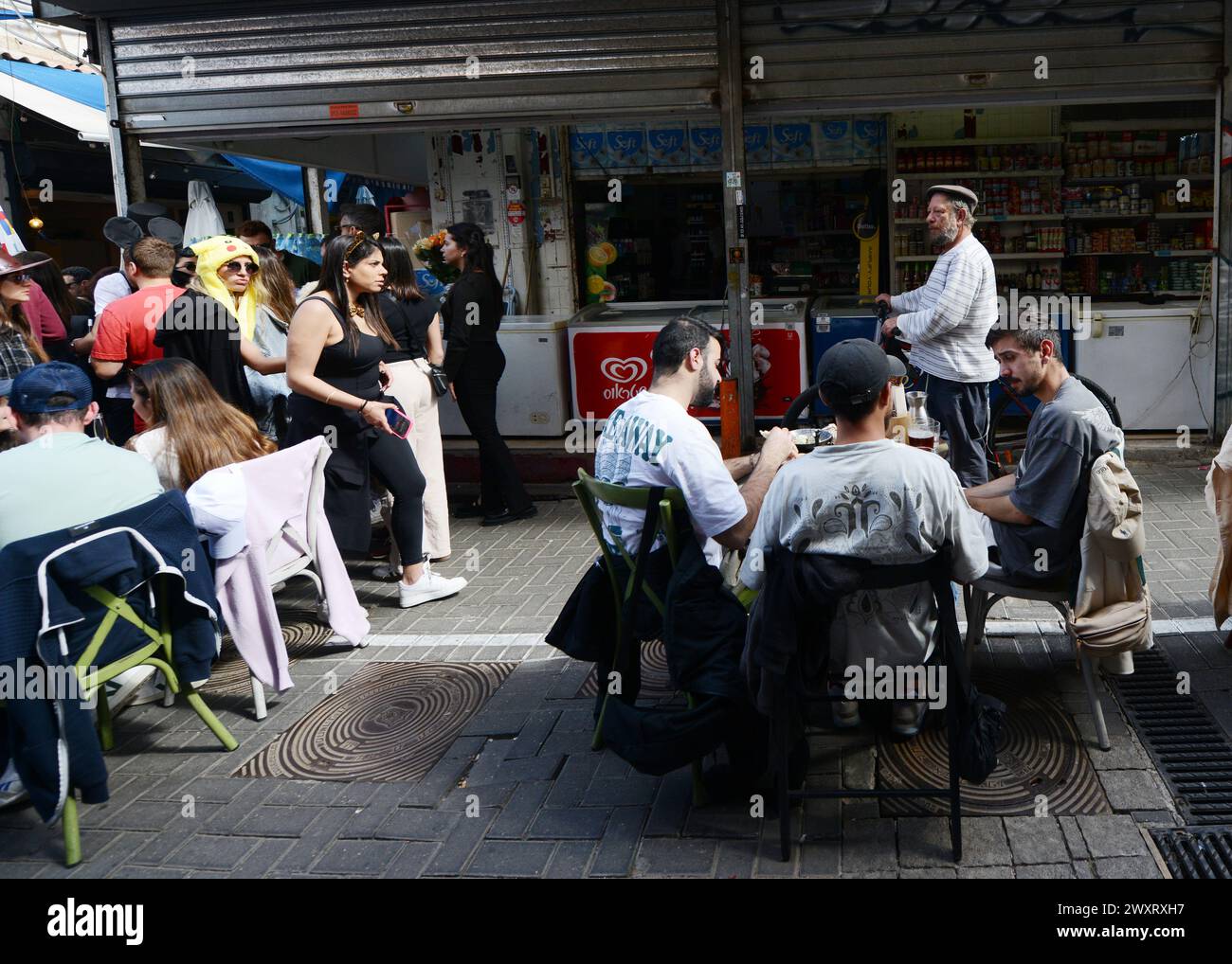 The vibrant Albert 1943 Bar & Restaurant by the Carmel market in Tel ...