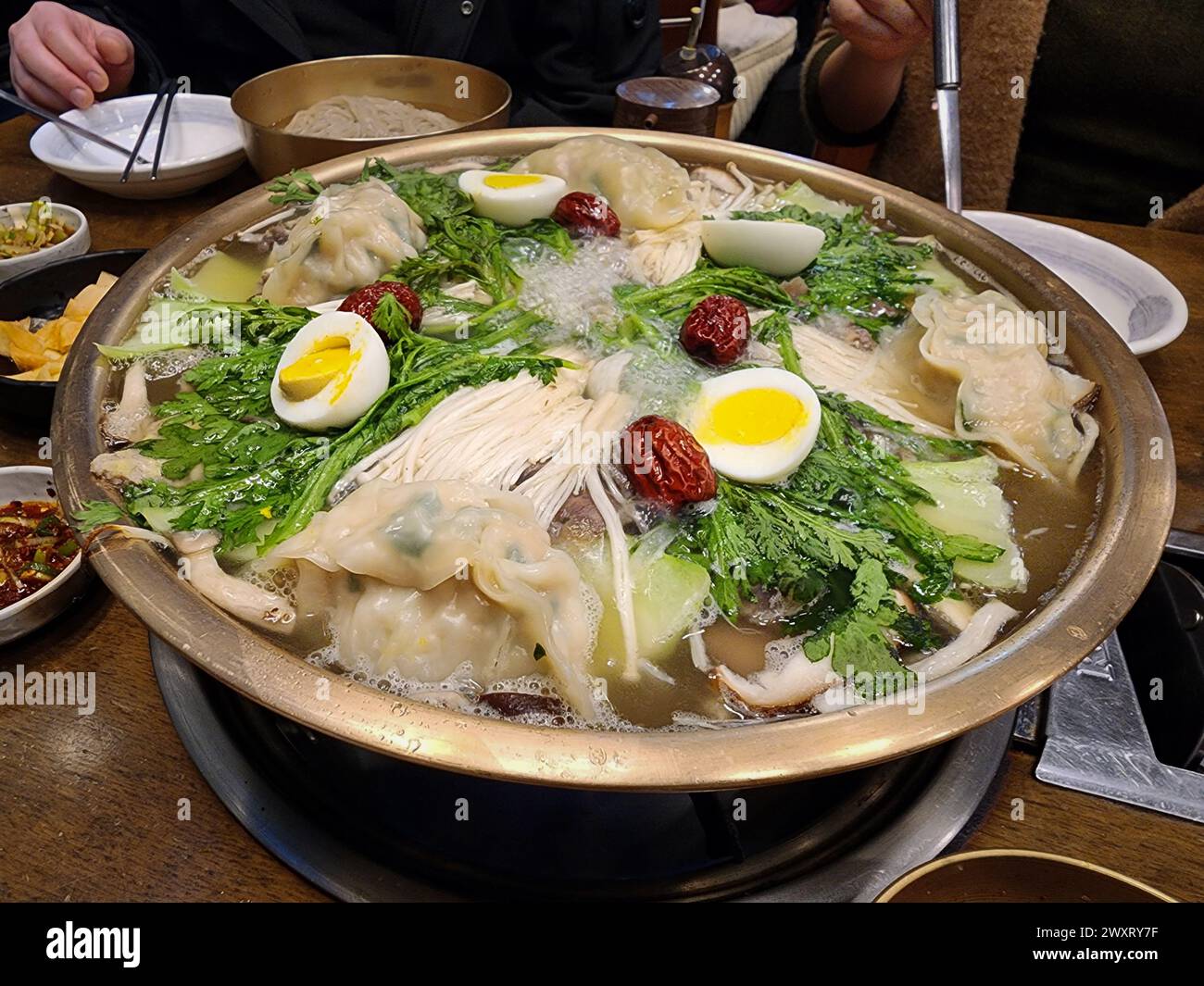 Eobok-jaengban, Pyeongyang-style beef hot pot, a dish made of clear ...