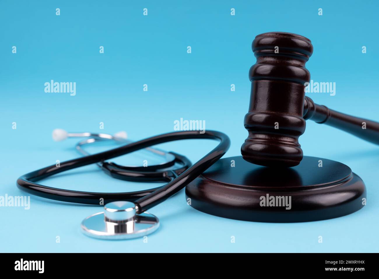 Gavel and stethoscope hi-res stock photography and images - Alamy