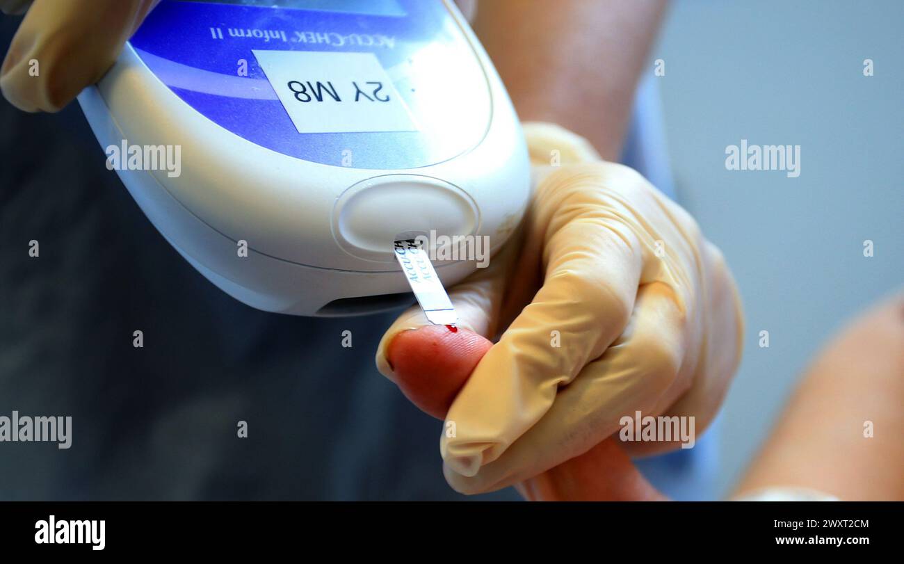 ONLY TO BE USED IN STORIES ABOUT ROCHE DIAGNOSTICS' ACCUCHECK. NOT ...