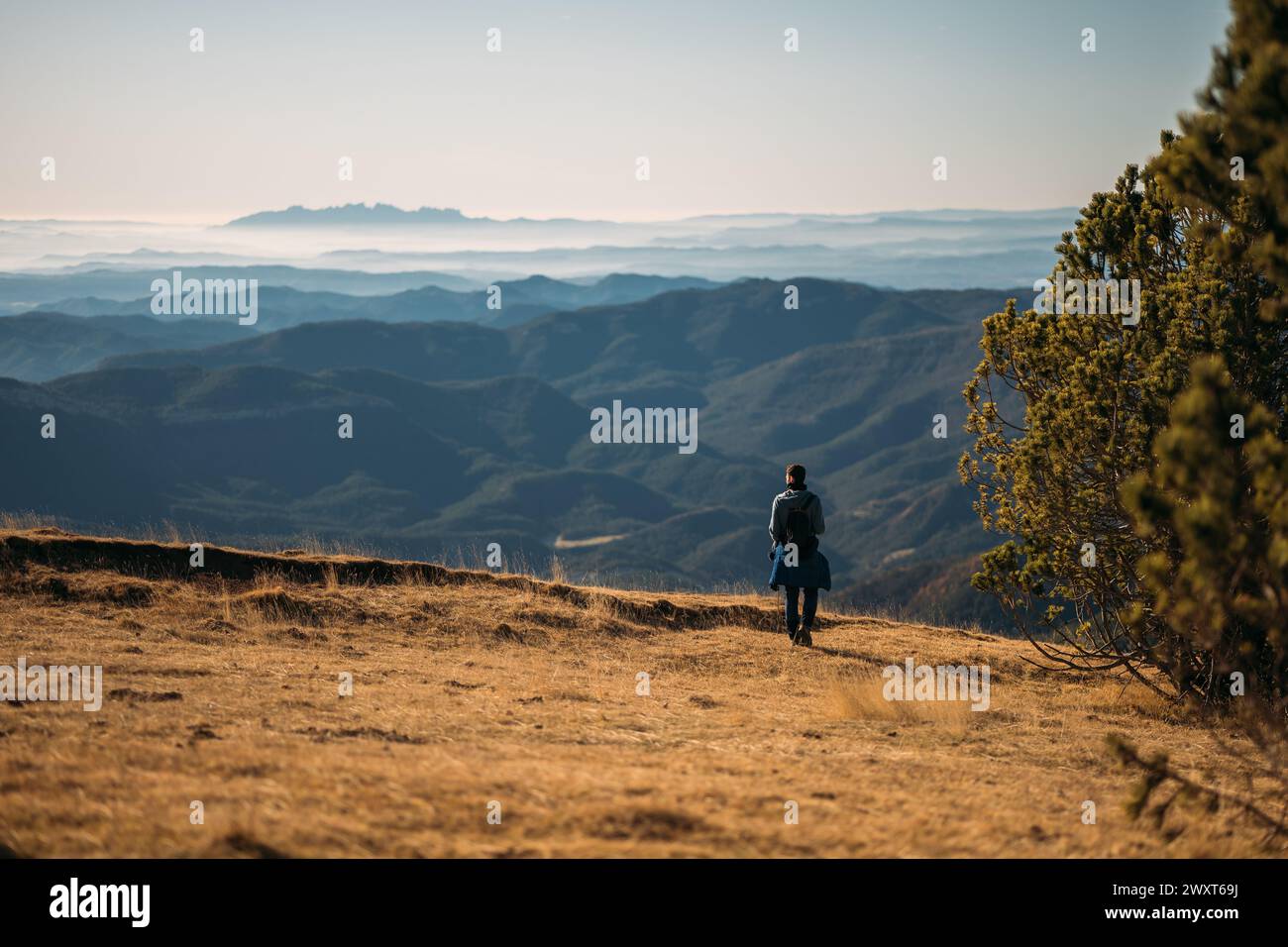Figure standing in landscape hi-res stock photography and images - Alamy