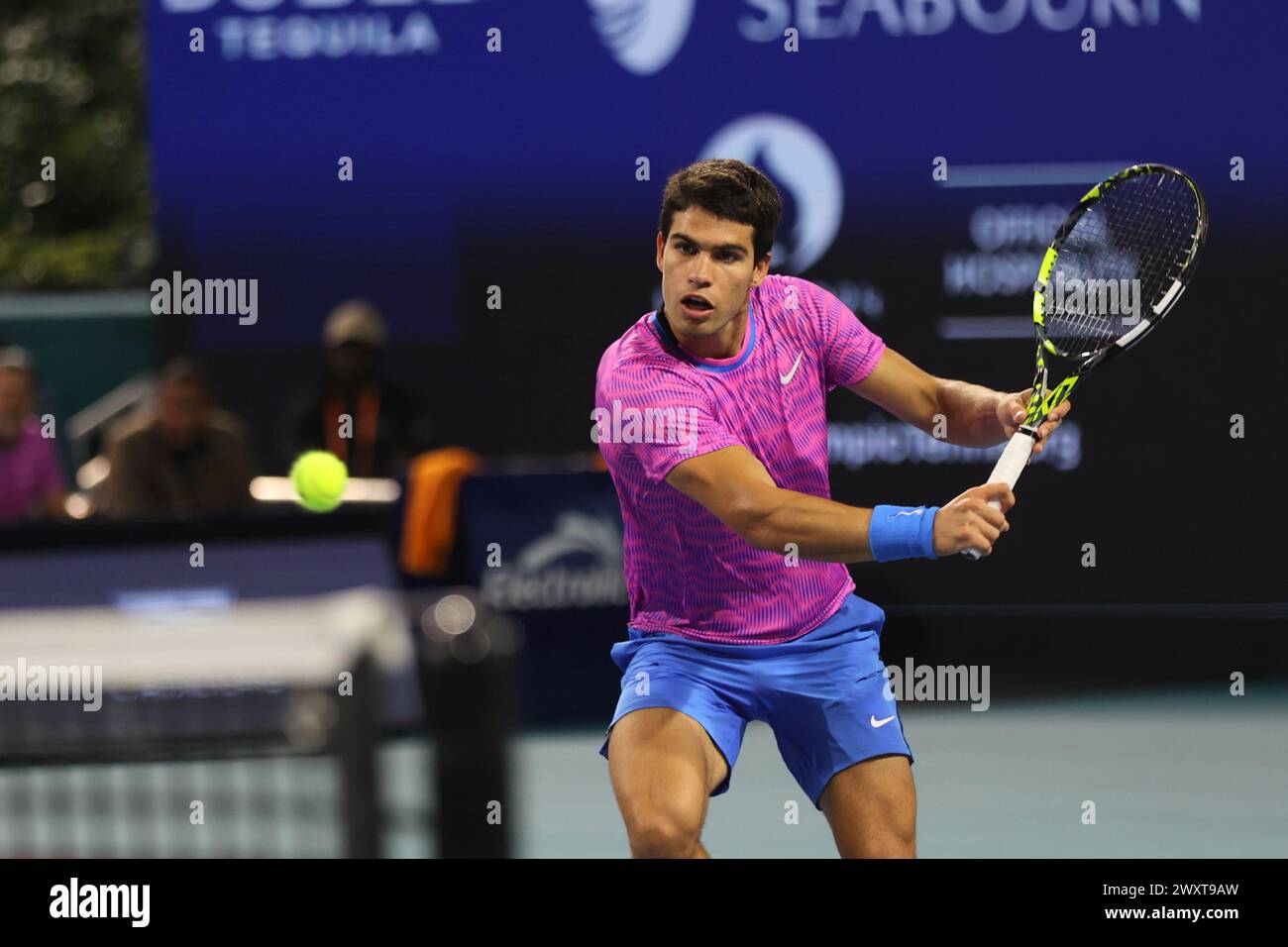 Alcaraz backhand volley hi-res stock photography and images - Alamy