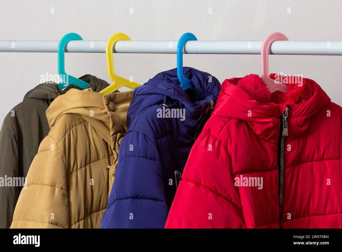 Green puffer jackets hi-res stock photography and images - Alamy