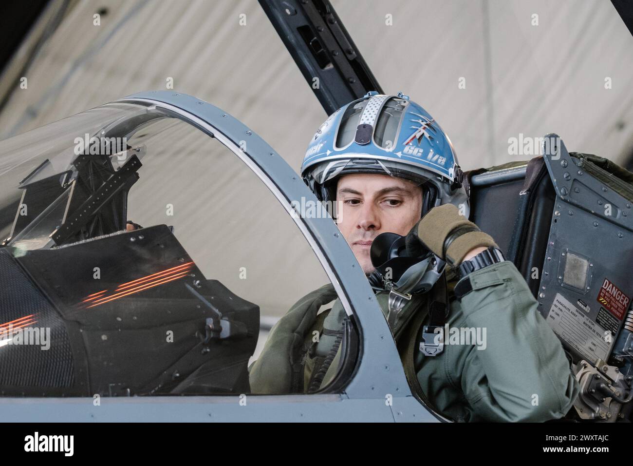 Pilote de chasse française hi-res stock photography and images - Alamy