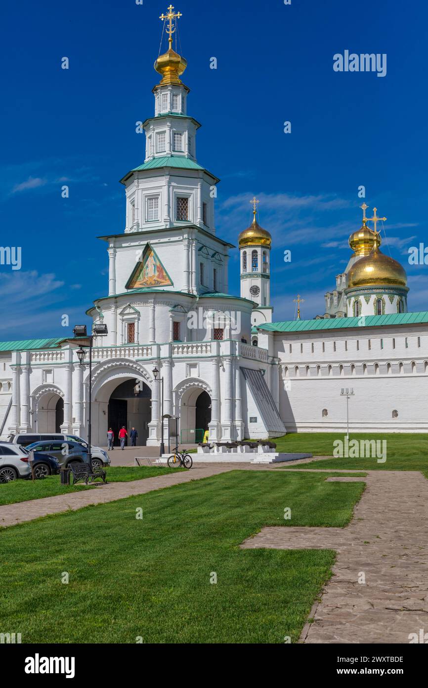 Gate monastery russia church hi-res stock photography and images - Alamy
