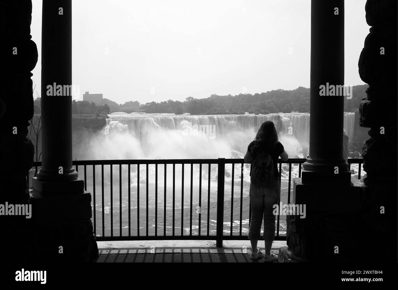 Girl viewing niagara falls hi-res stock photography and images - Alamy