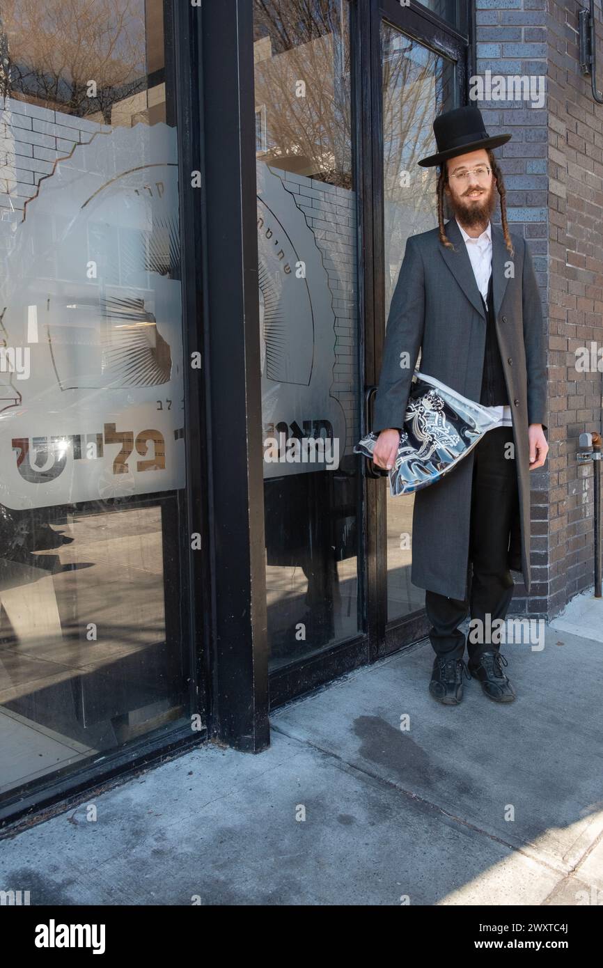 Portrait ultra religious jewish man hi-res stock photography and images ...