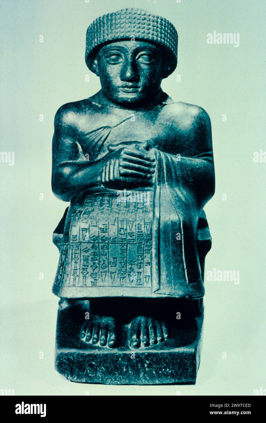 Seated figure of Gudea, Governor of Lagash, Mesopotamia 2000 BC Stock Photo - Alamy