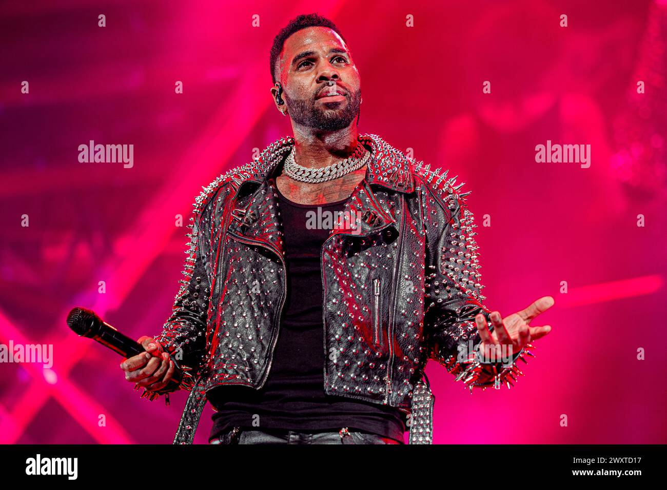 Nu king world tour hi-res stock photography and images - Alamy