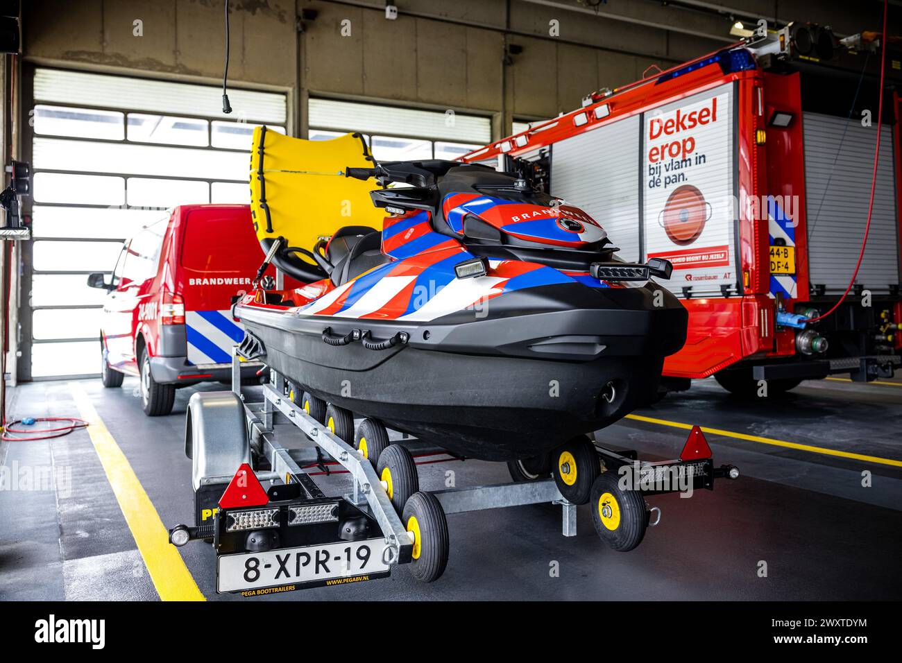 MAASTRICHT - Presentation of a fire brigade watercraft. The fire ...