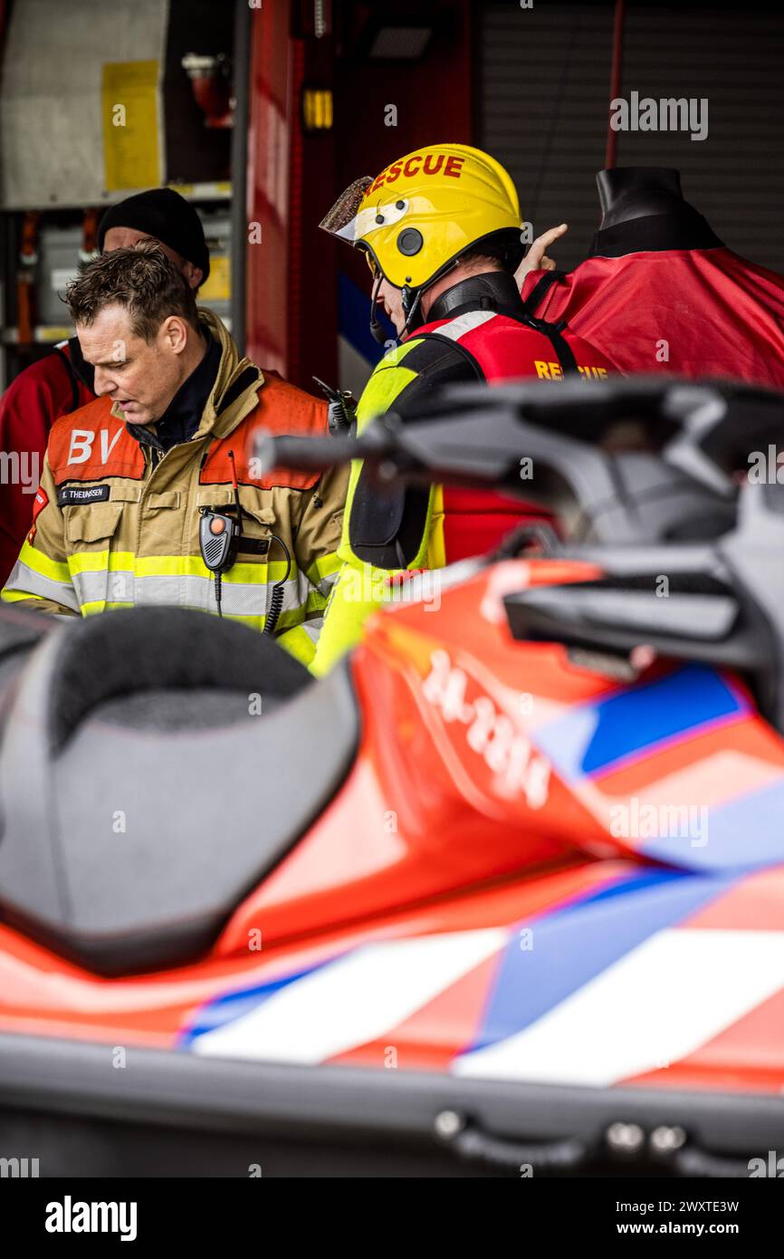 MAASTRICHT - Presentation of a fire brigade watercraft. The fire ...