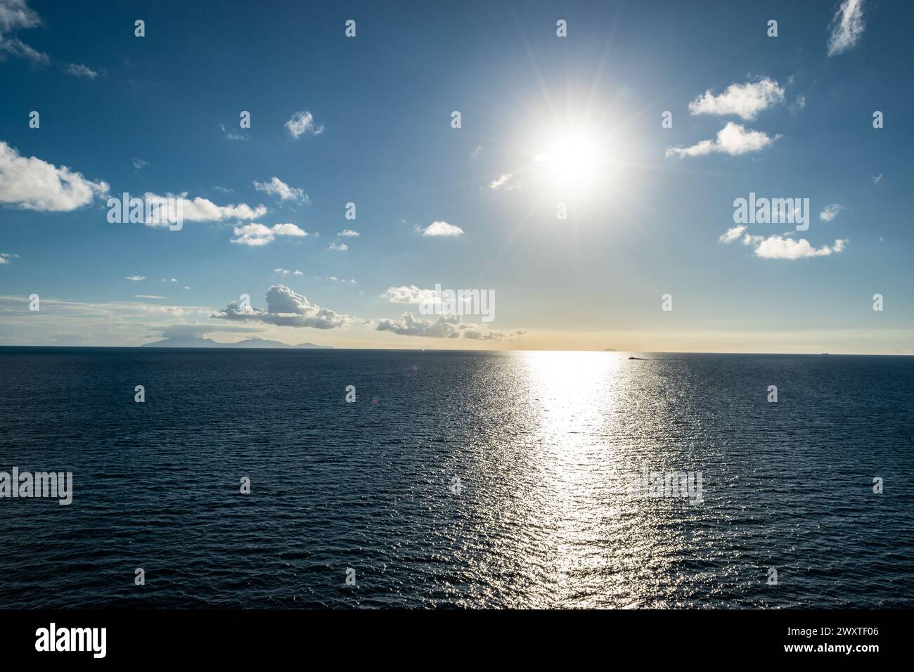 Reflection seascape hi-res stock photography and images - Alamy