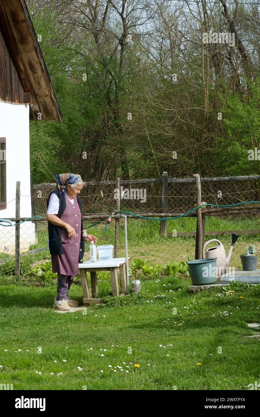 Roma traditional dress hi-res stock photography and images - Alamy