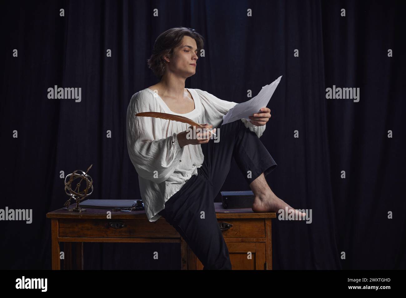 Male author feather writing hi-res stock photography and images - Alamy