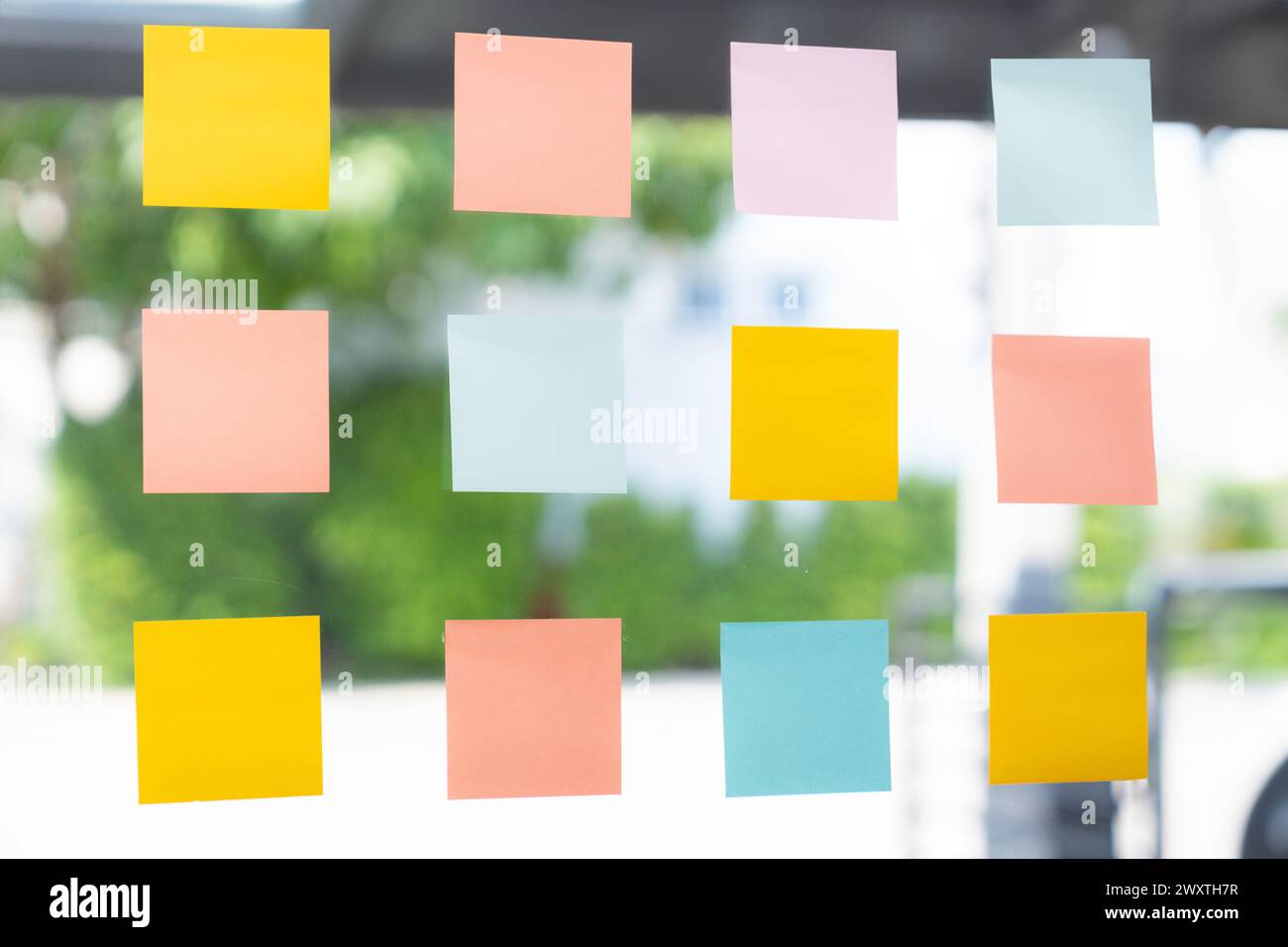 Sticky note on wall hi-res stock photography and images - Alamy