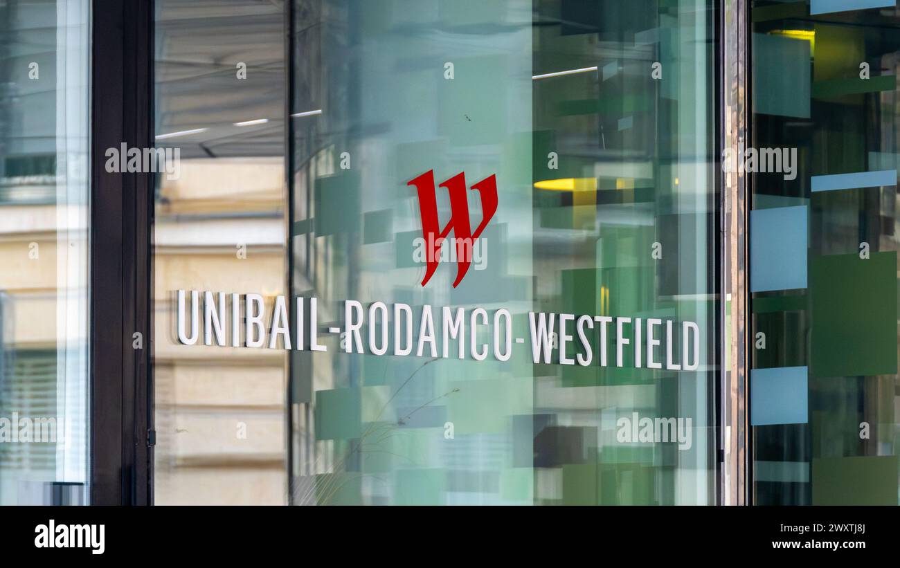 Westfield logo hi-res stock photography and images - Alamy