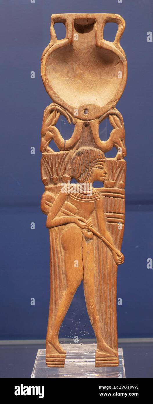 Ancient egyptian spoon hi-res stock photography and images - Alamy