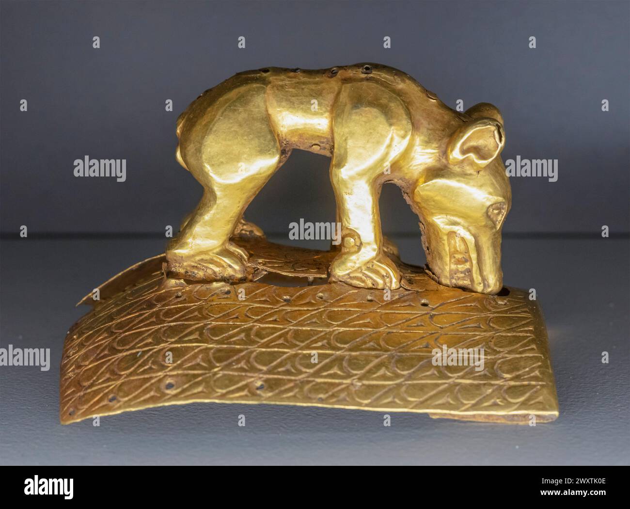Golden bear figurine, Sarmatian art, 5th century BC, Pushkin State ...