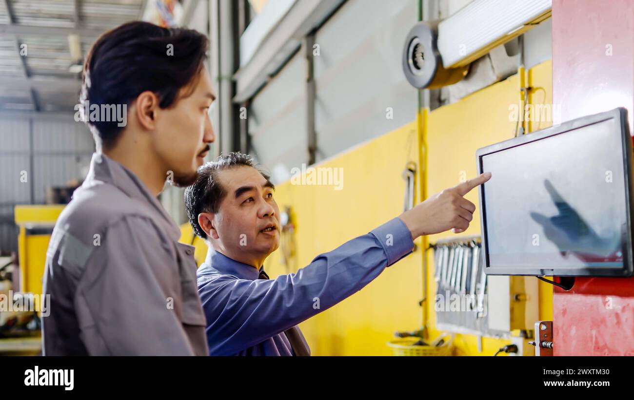 Two men by a computer screen hi-res stock photography and images - Alamy
