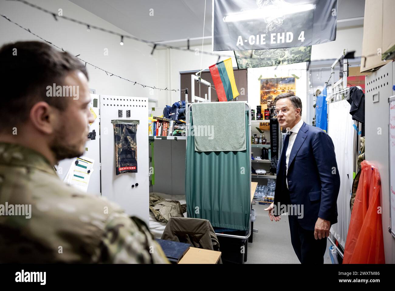 RUKLA - Outgoing Prime Minister Mark Rutte visits Dutch soldiers at a ...