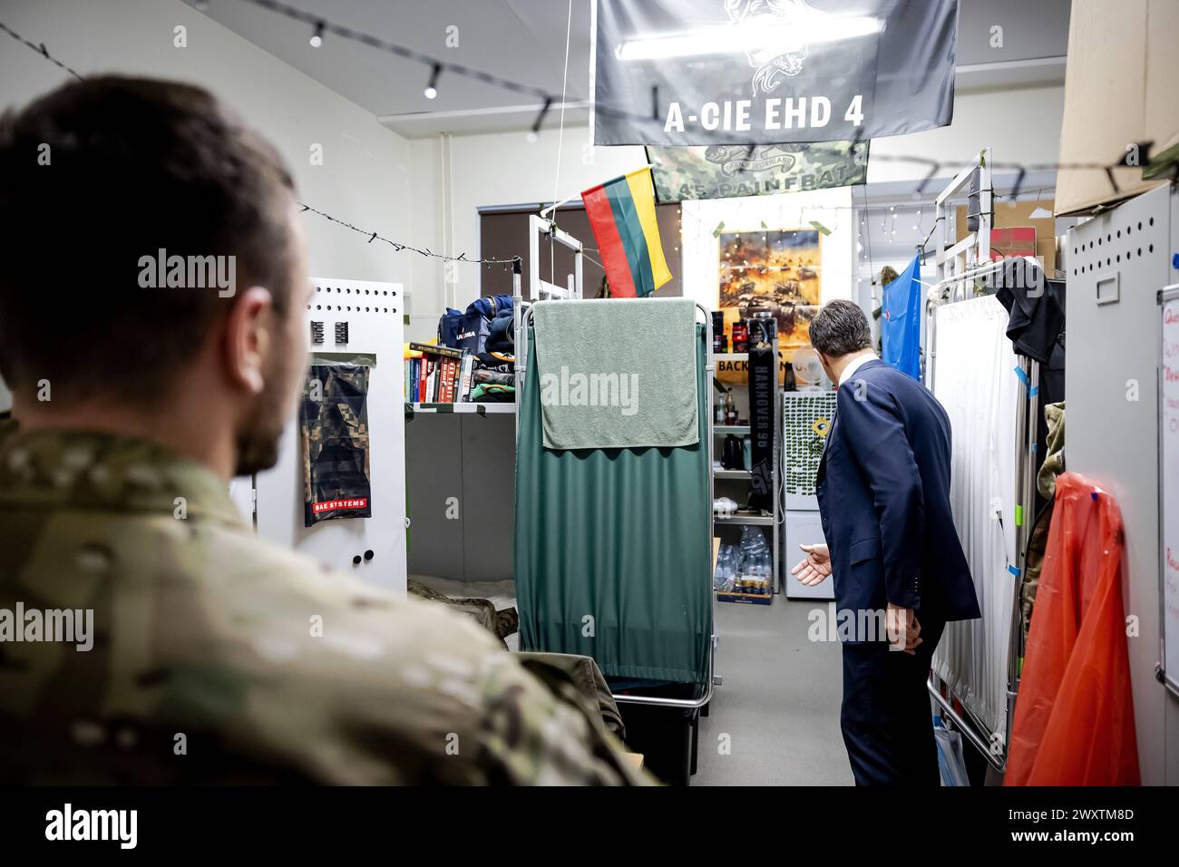 RUKLA - Outgoing Prime Minister Mark Rutte visits Dutch soldiers at a ...