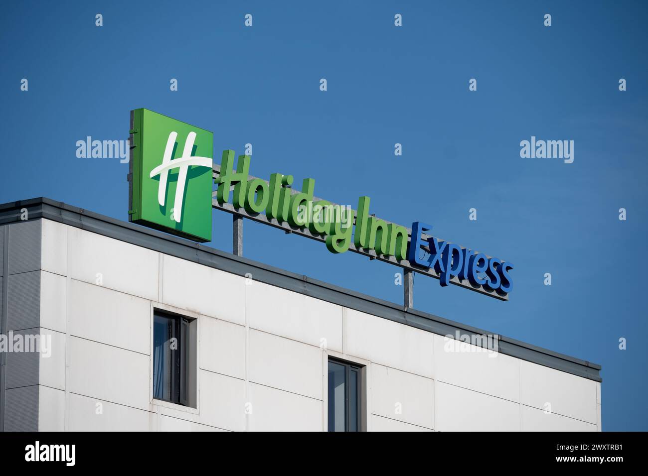 Holiday inn express sign hi-res stock photography and images - Alamy