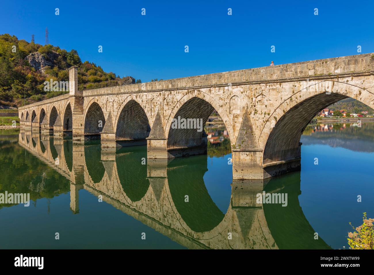 Mehmed Pasa Sokolovic bridge, 1577, Drina river, Visegrad, Bosnia Stock ...