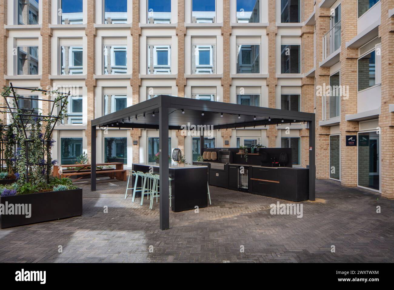 Internal communal garden space. Wick Park, London, United Kingdom ...