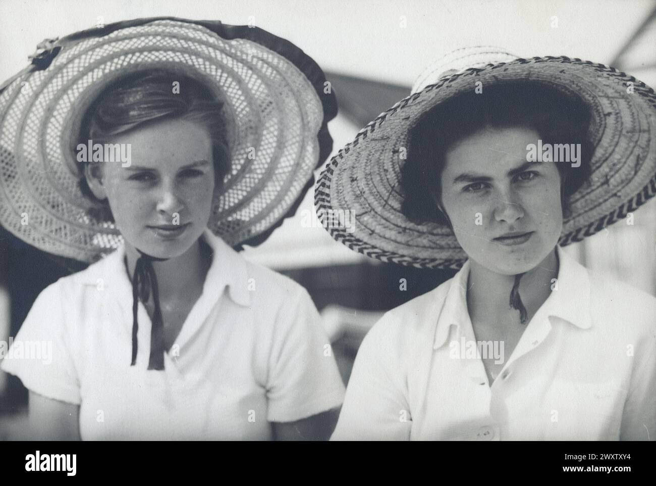 1930s two women in hi-res stock photography and images - Alamy