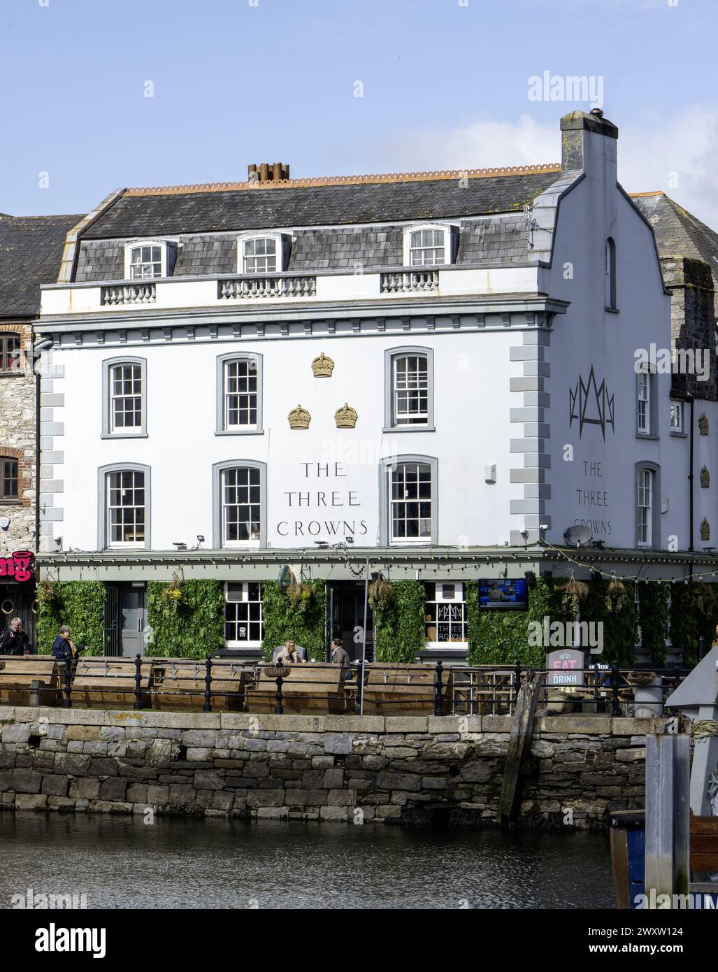 The Three Crowns public house, The Parade, Plymouth, Devon, England, UK ...