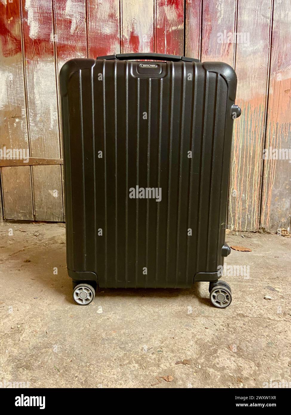 black RIMOWA salsa cabin case Stock Photo - Alamy