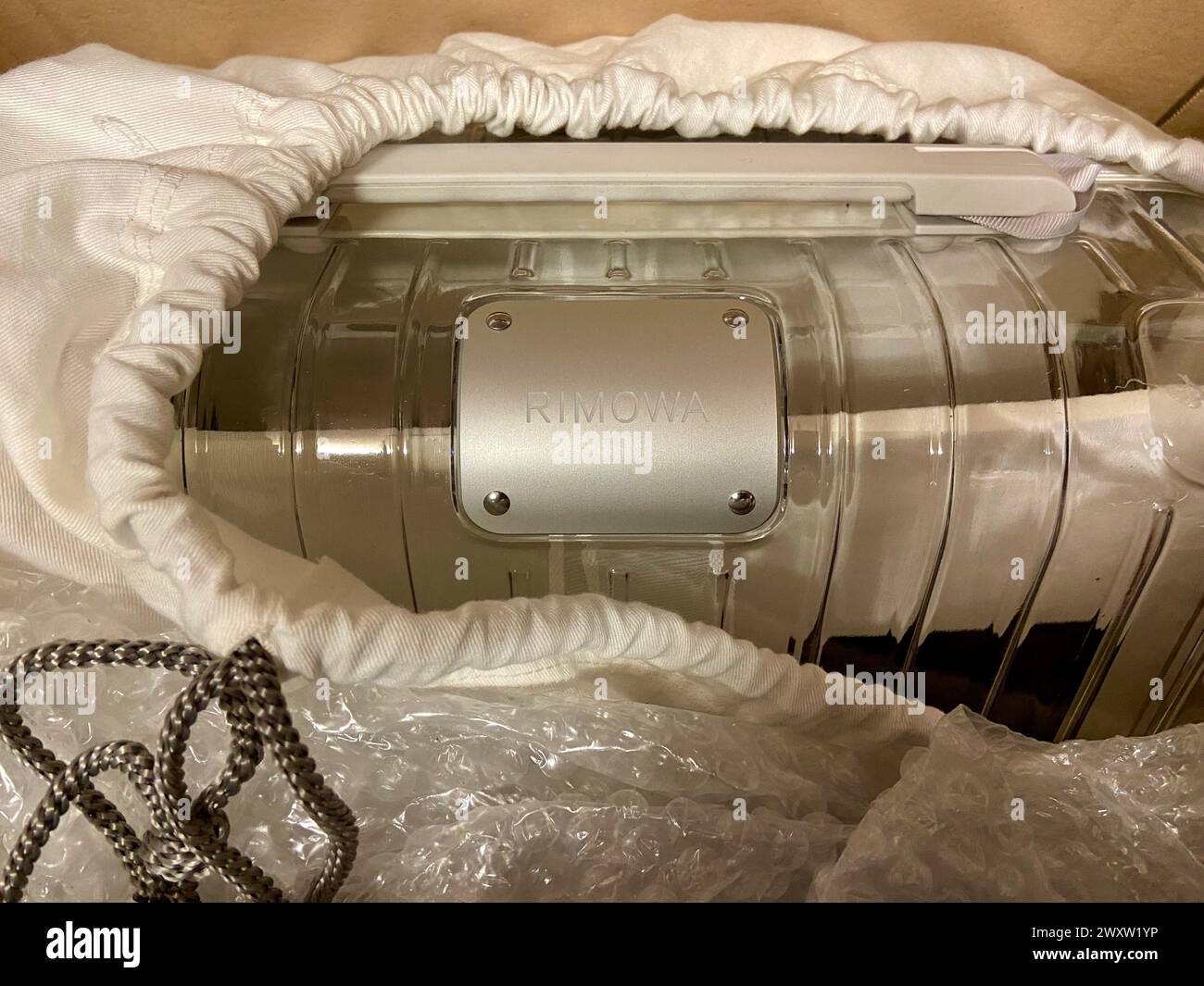 Off white virgil abloh hi-res stock photography and images - Alamy