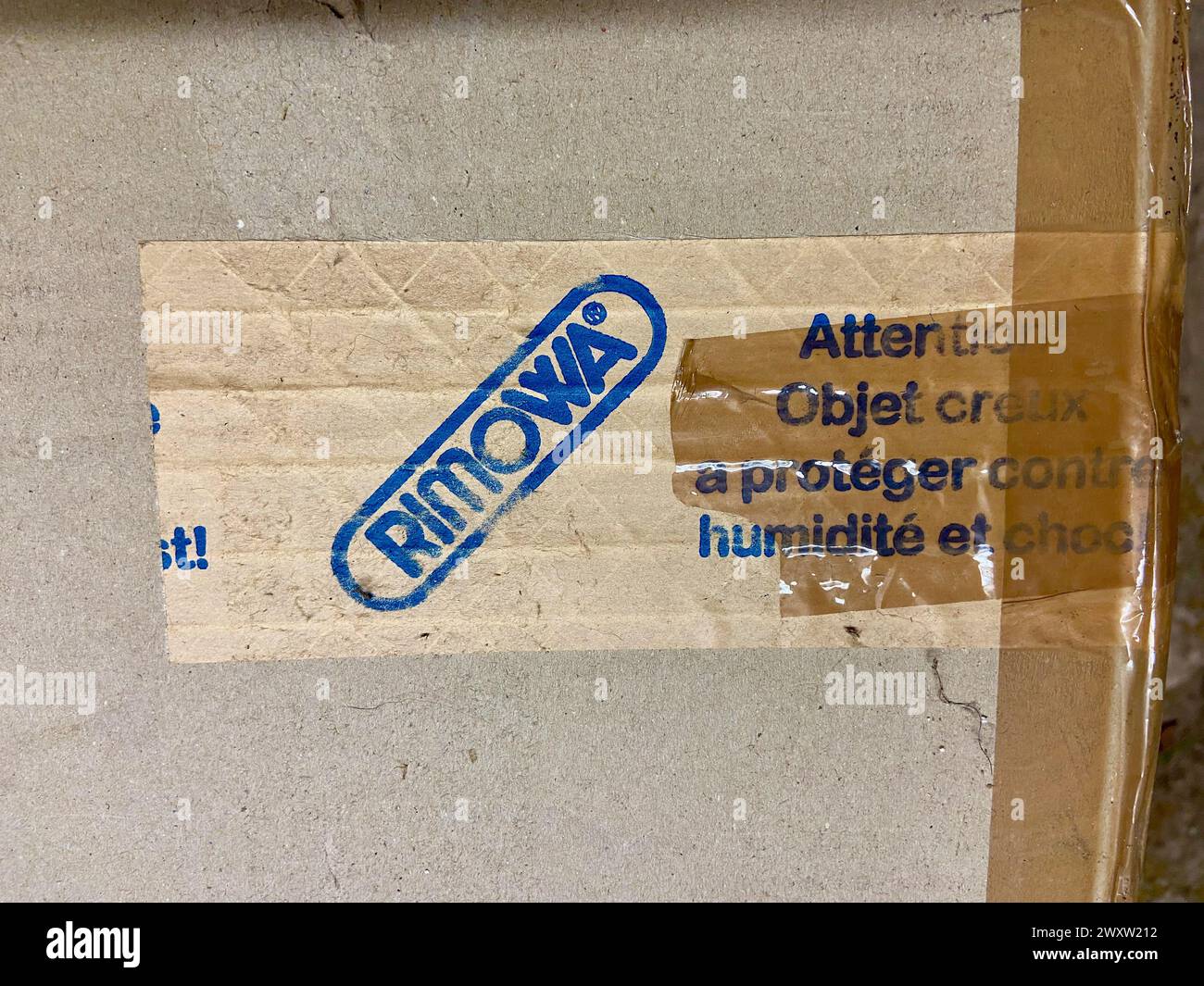 Rimowa logo hi-res stock photography and images - Alamy