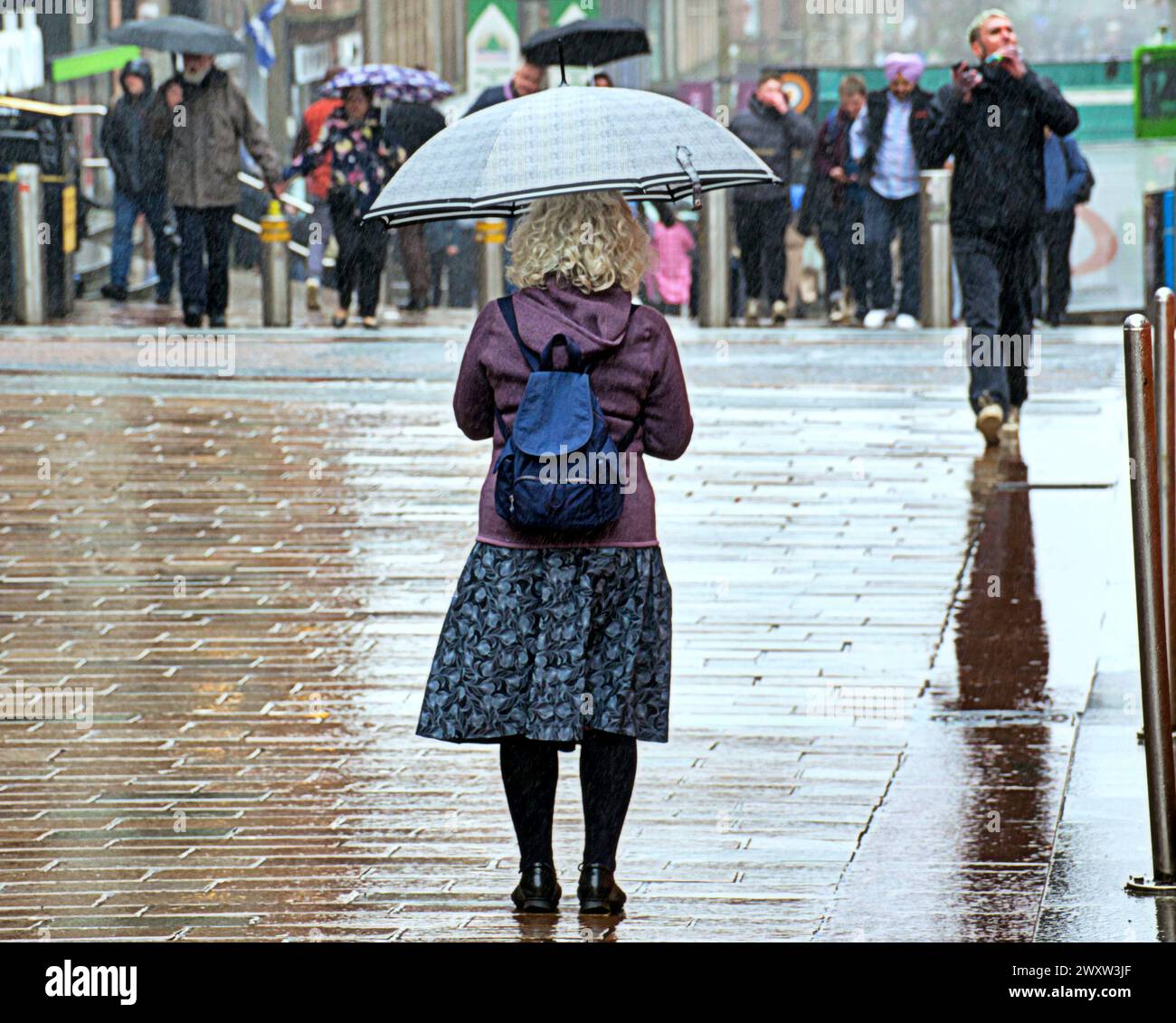 Glasgow, Scotland, UK. 2nd April, 2024: UK Weather: Cloudy weather and ...