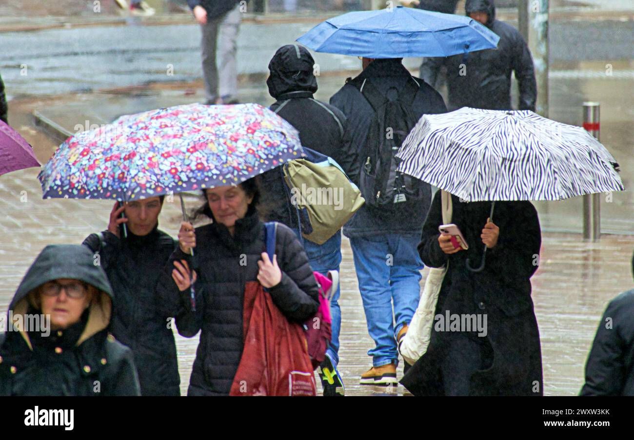 Glasgow, Scotland, UK. 2nd April, 2024: UK Weather: Cloudy weather and ...