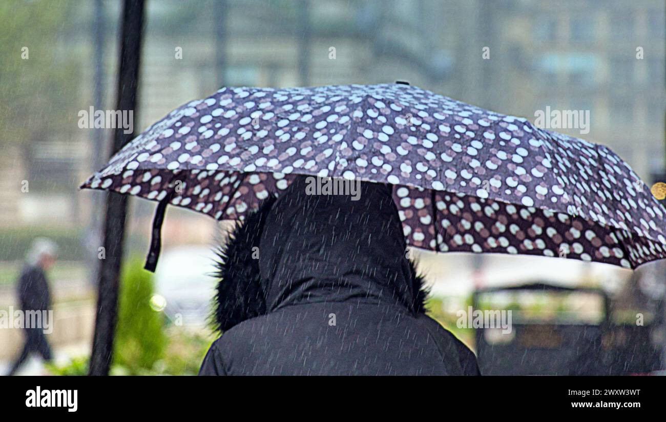 Glasgow, Scotland, UK. 2nd April, 2024: UK Weather: Cloudy weather and ...