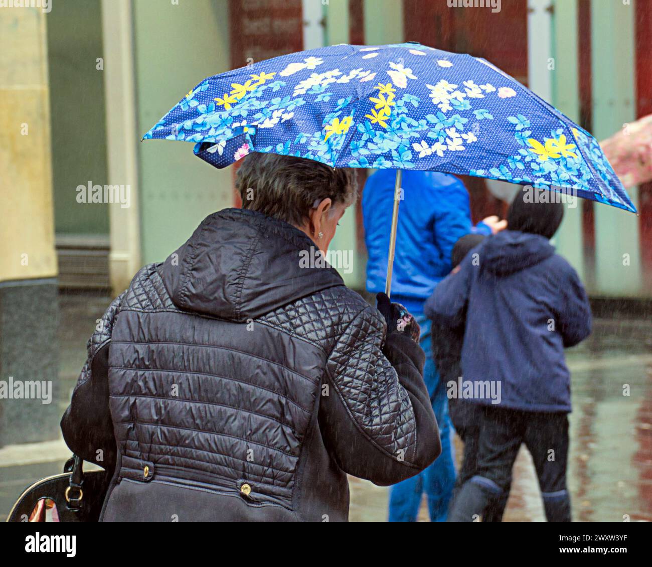 Glasgow, Scotland, UK. 2nd April, 2024: UK Weather: Cloudy weather and ...