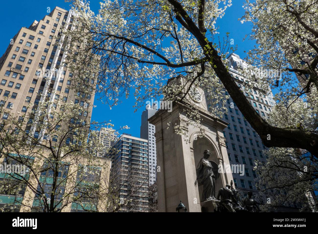 The James Gordon Bennett Monument, Herald Square Park, New York City ...