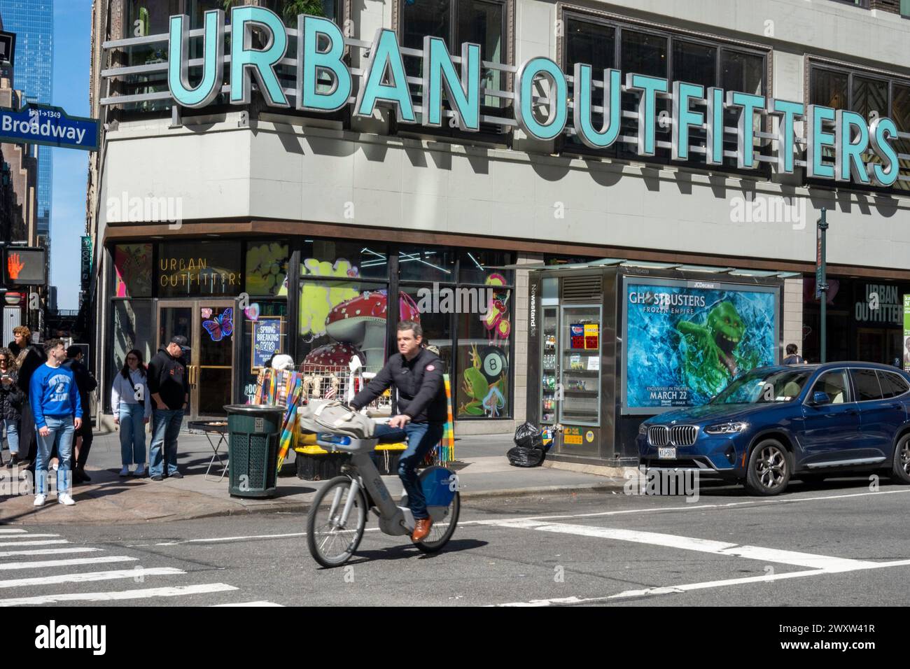 Urban Outfitters Storefront Sign at the intersection of Broadway and ...