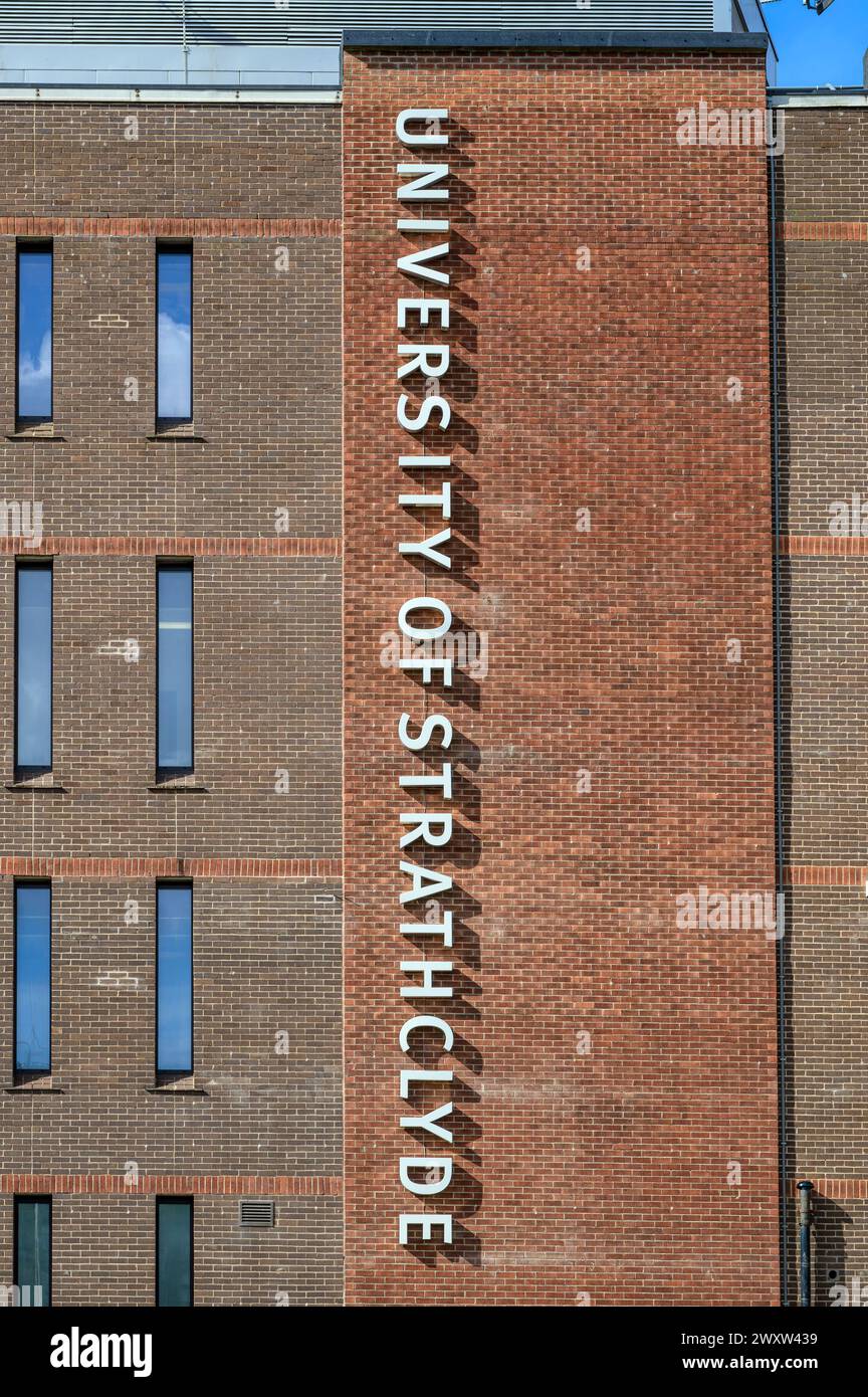 University exterior signage uk hi-res stock photography and images - Alamy