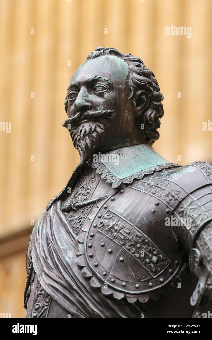Statue of William Herbert, 3rd Earl of Pembroke, outside the Bodleian ...