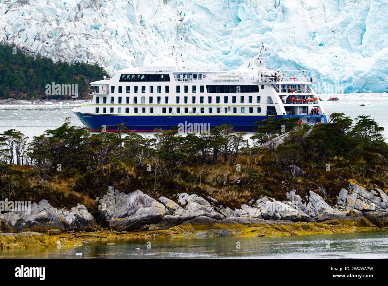 Cruise Ship Australis at the Pia glacier (East) it flows from the ...