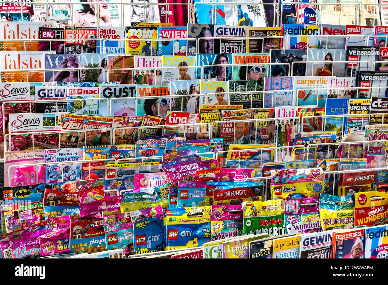 Stand with magazines and newspapers Stock Photo - Alamy