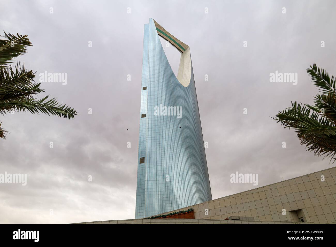 Al mamlaka tower saudi arabia hi-res stock photography and images - Alamy