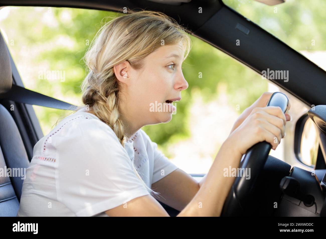 a female sneezing while driving Stock Photo - Alamy